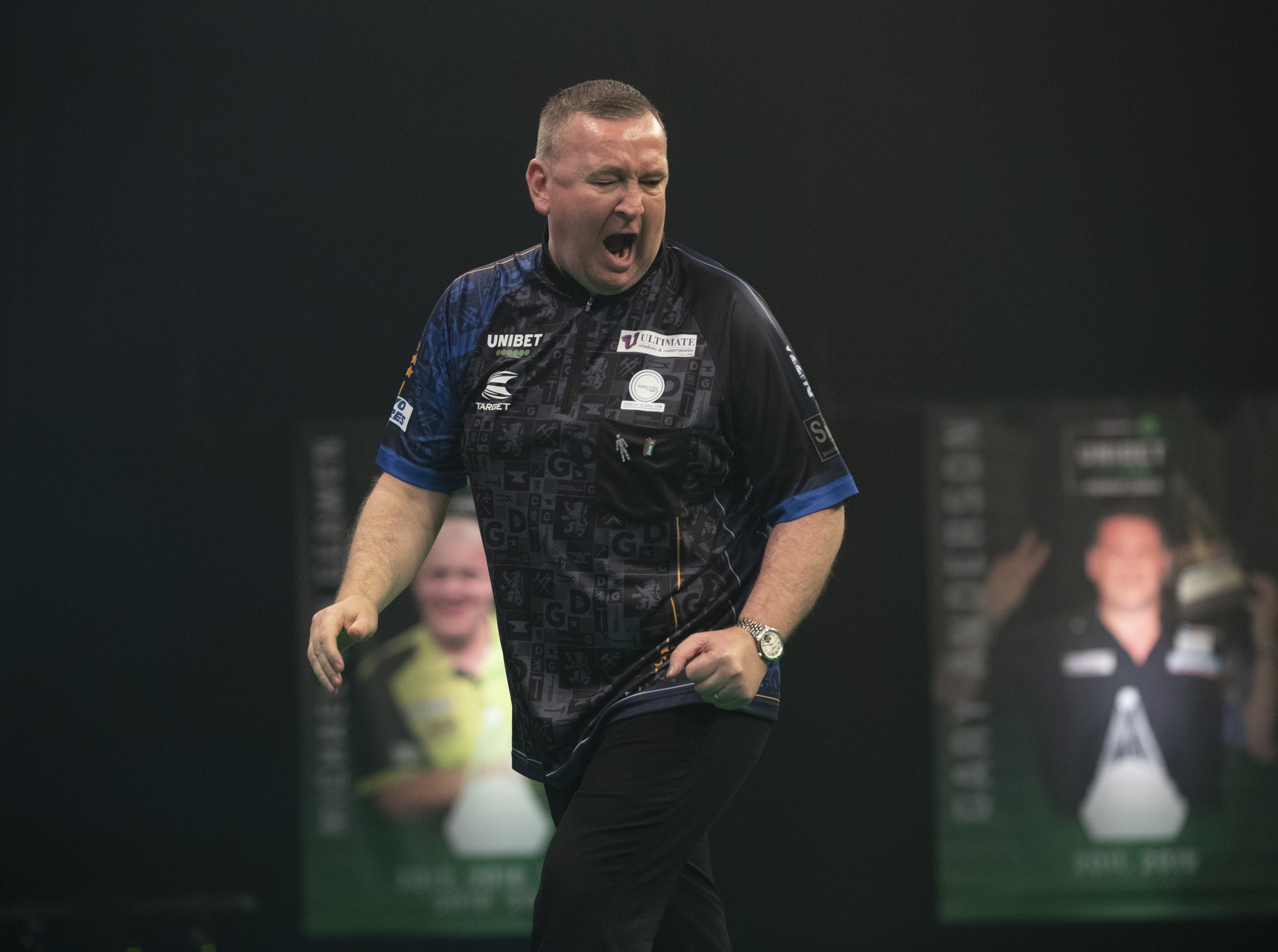 Durrant battles back to draw with Van Gerwen on Night 14 | PDC