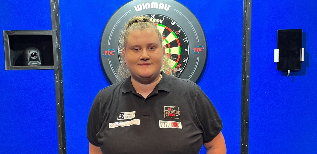 Record-breaker Greaves secures sixth straight PDC Women's Series title ...