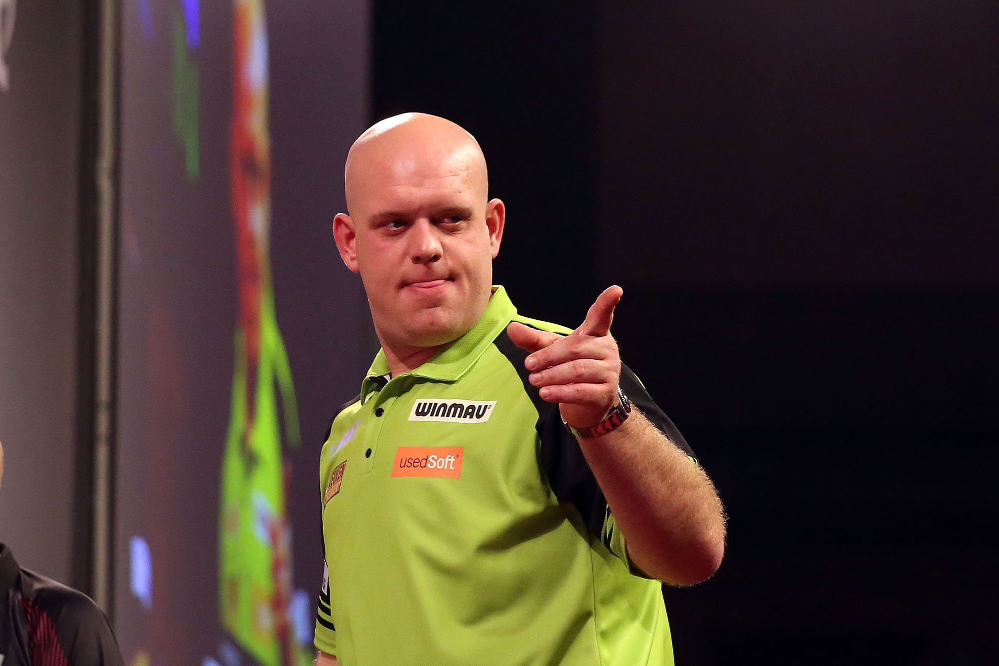 Van Gerwen & Smith come through Ally Pally classics to reach last 16 | PDC