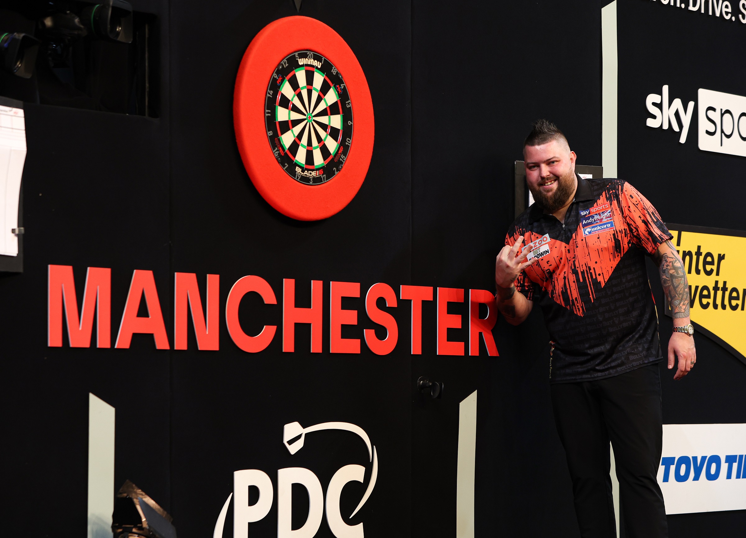 Sensational Smith seals Play-Off spot with Night 14 success | PDC