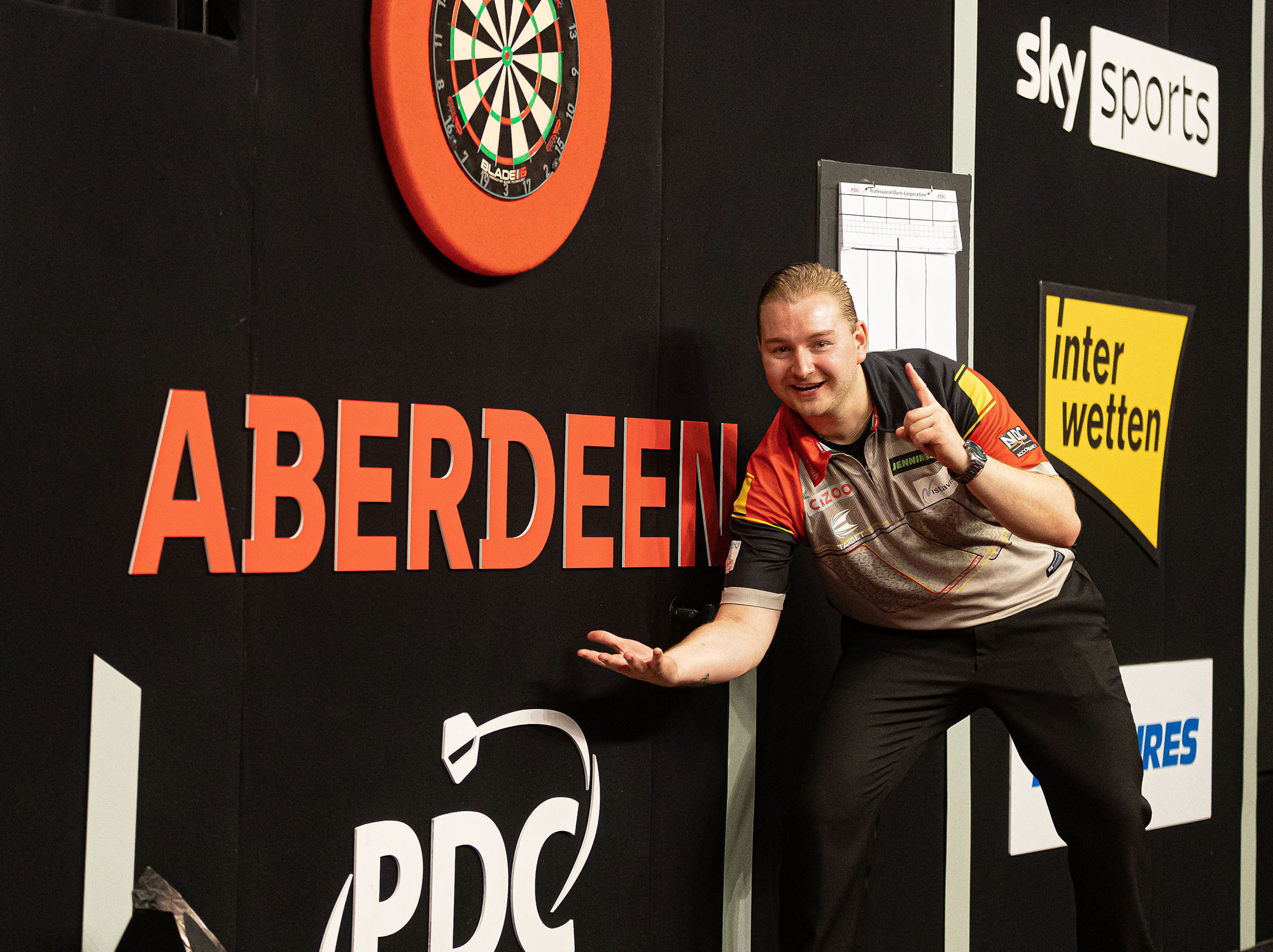 Van den Bergh triumphs in Aberdeen, as Clayton seals Play-Off spot | PDC