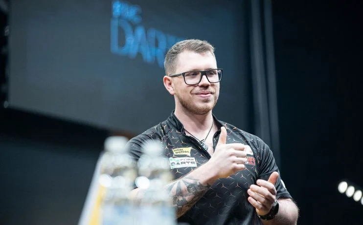 Flawless Wenig storms through to last 16 in PDC Europe Super League | PDC