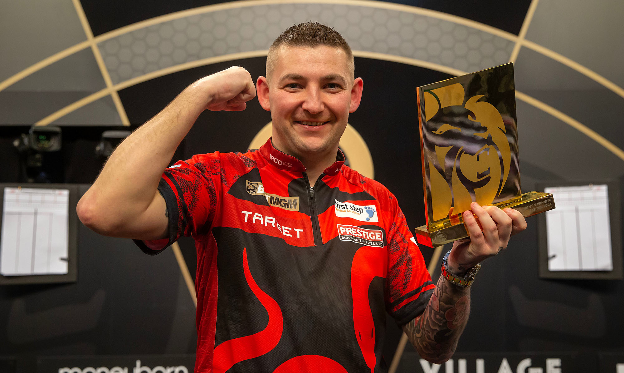 Resurgent Aspinall sinks Cross to clinch Night Five success | PDC