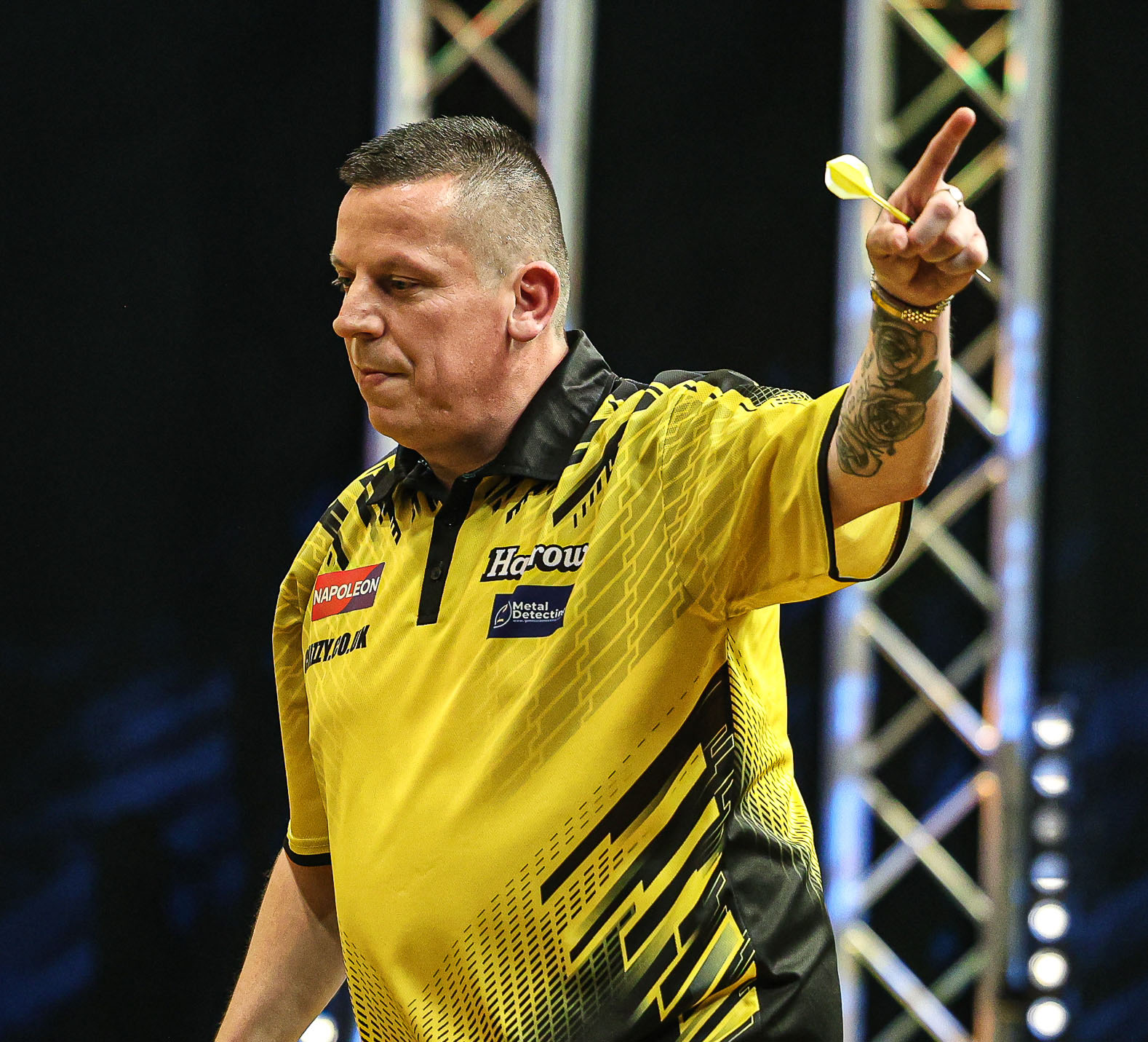 Chisnall returns to world's top six following Flanders Darts Trophy ...