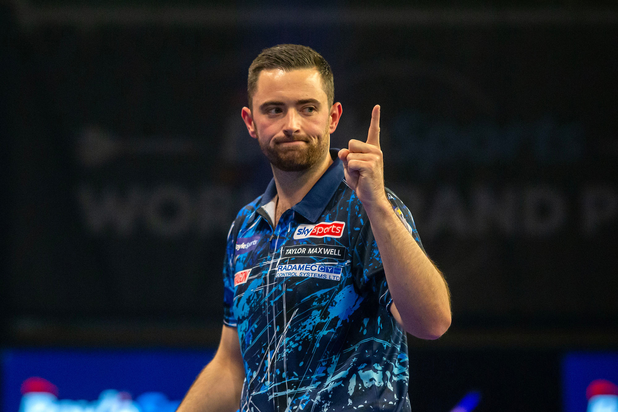 Humphries continues title defence to set up Clayton quarter-final clash ...