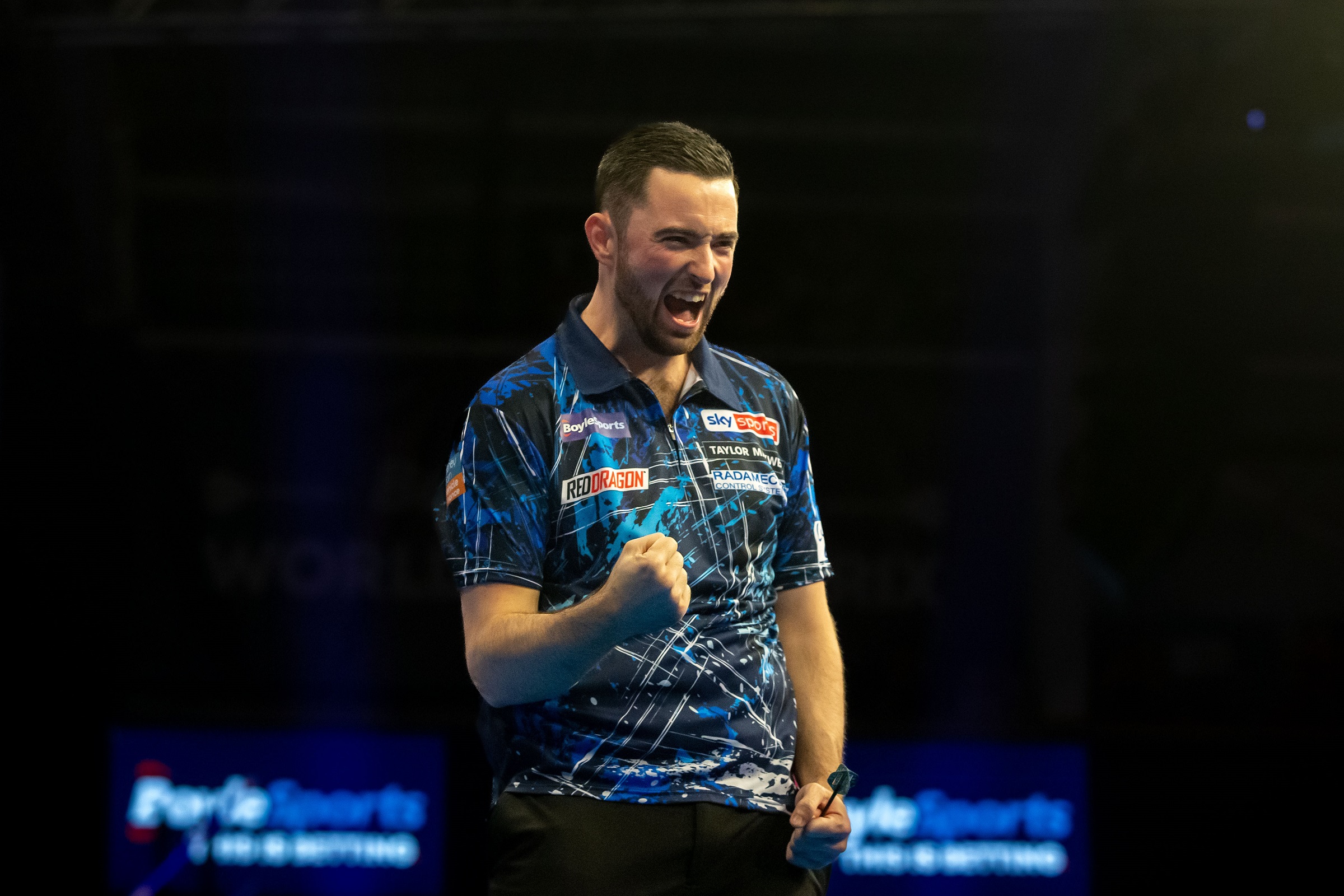 Humphries aiming to complete "incredible 12 months" in "dream final" | PDC