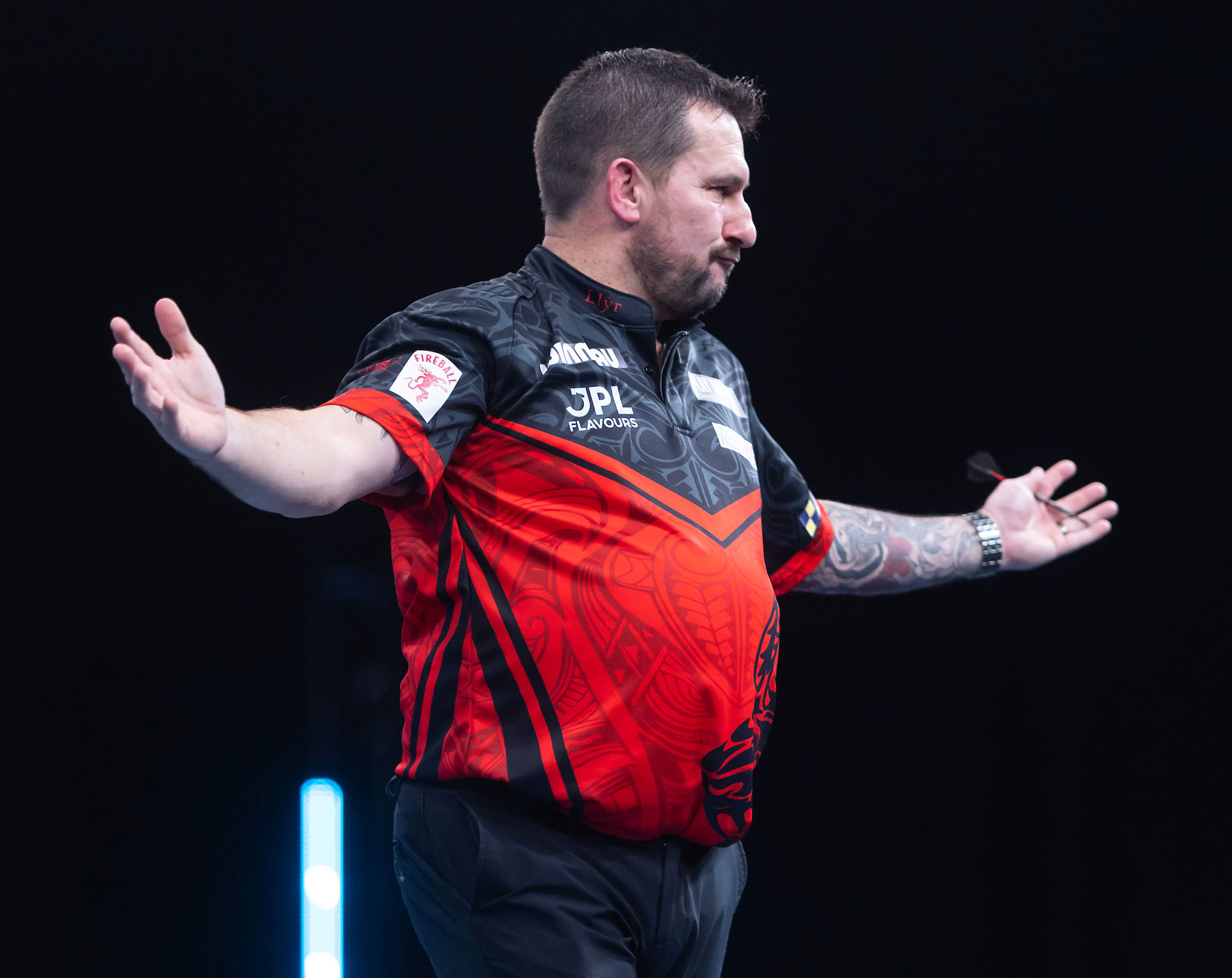 Sensational Clayton steals the show on Day Two at Winmau World Masters ...