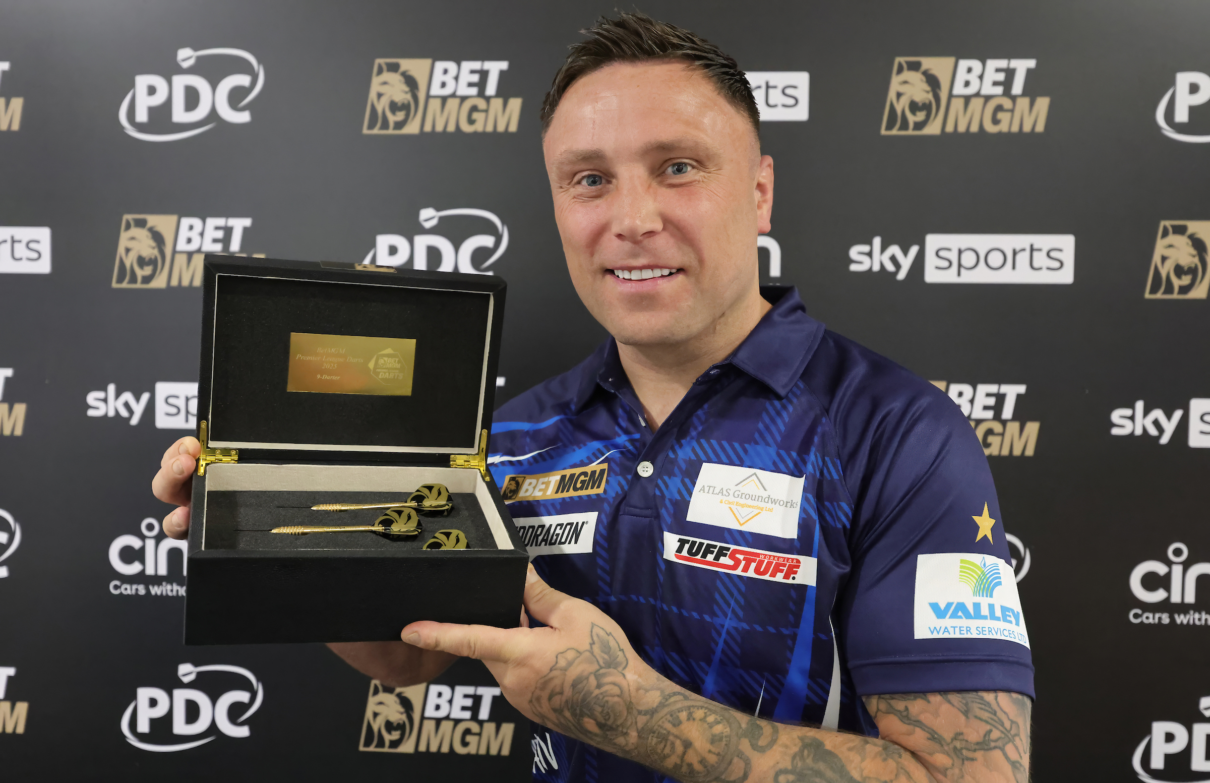 Price's five-star nine-darter secures second set of solid gold darts! | PDC