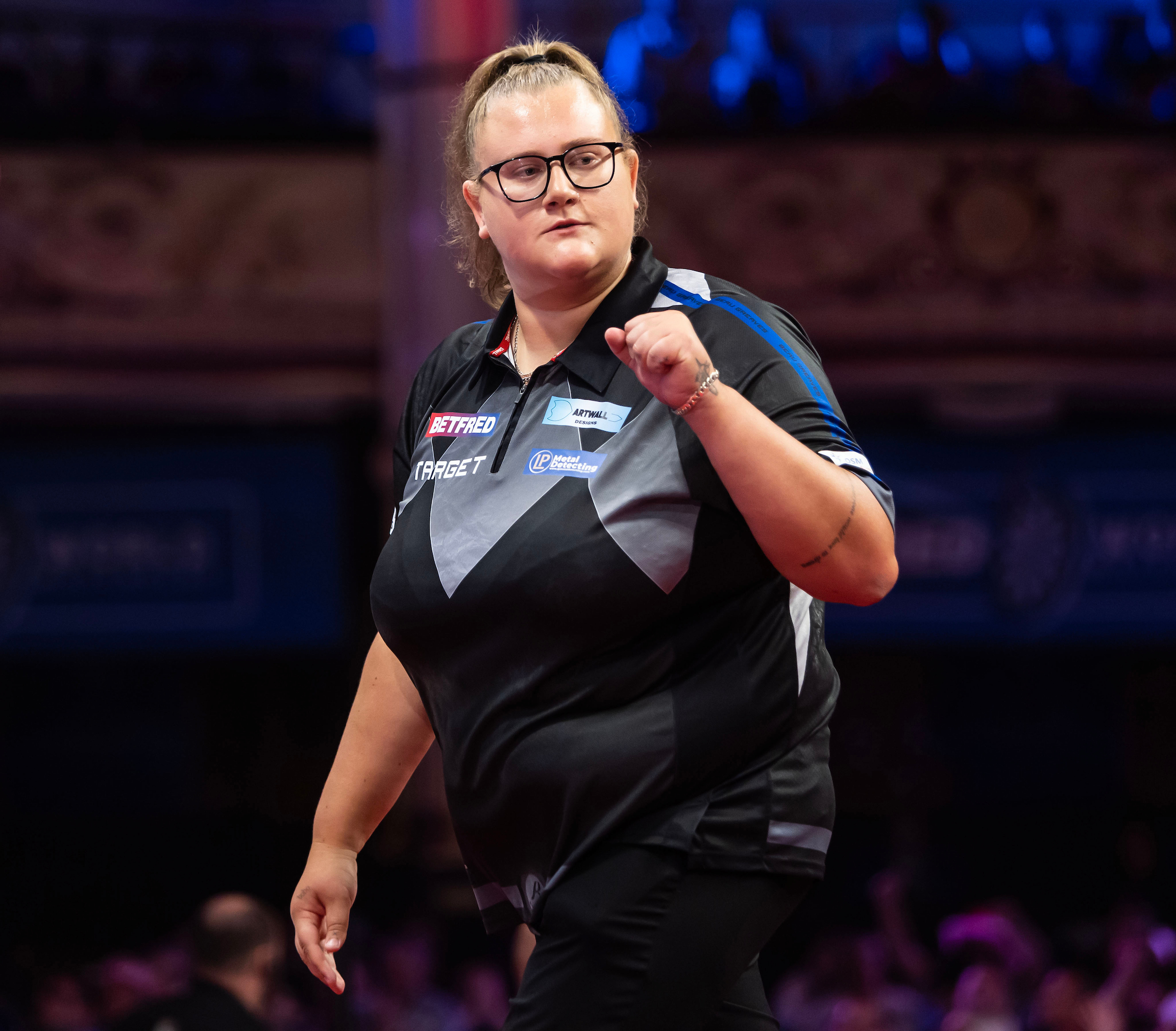 Double delight for dominant Greaves in MK | PDC