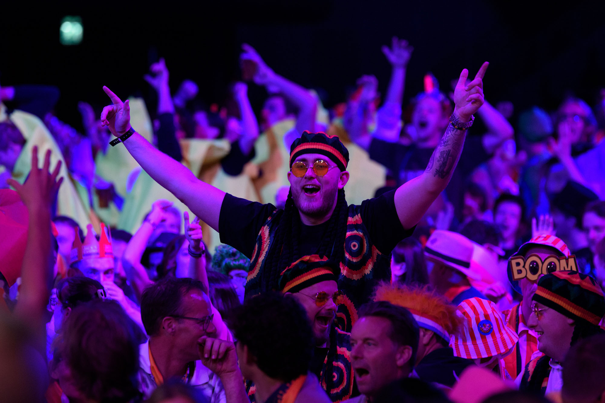 Van Gerwen sets up blockbuster Humphries showdown in Amsterdam | PDC