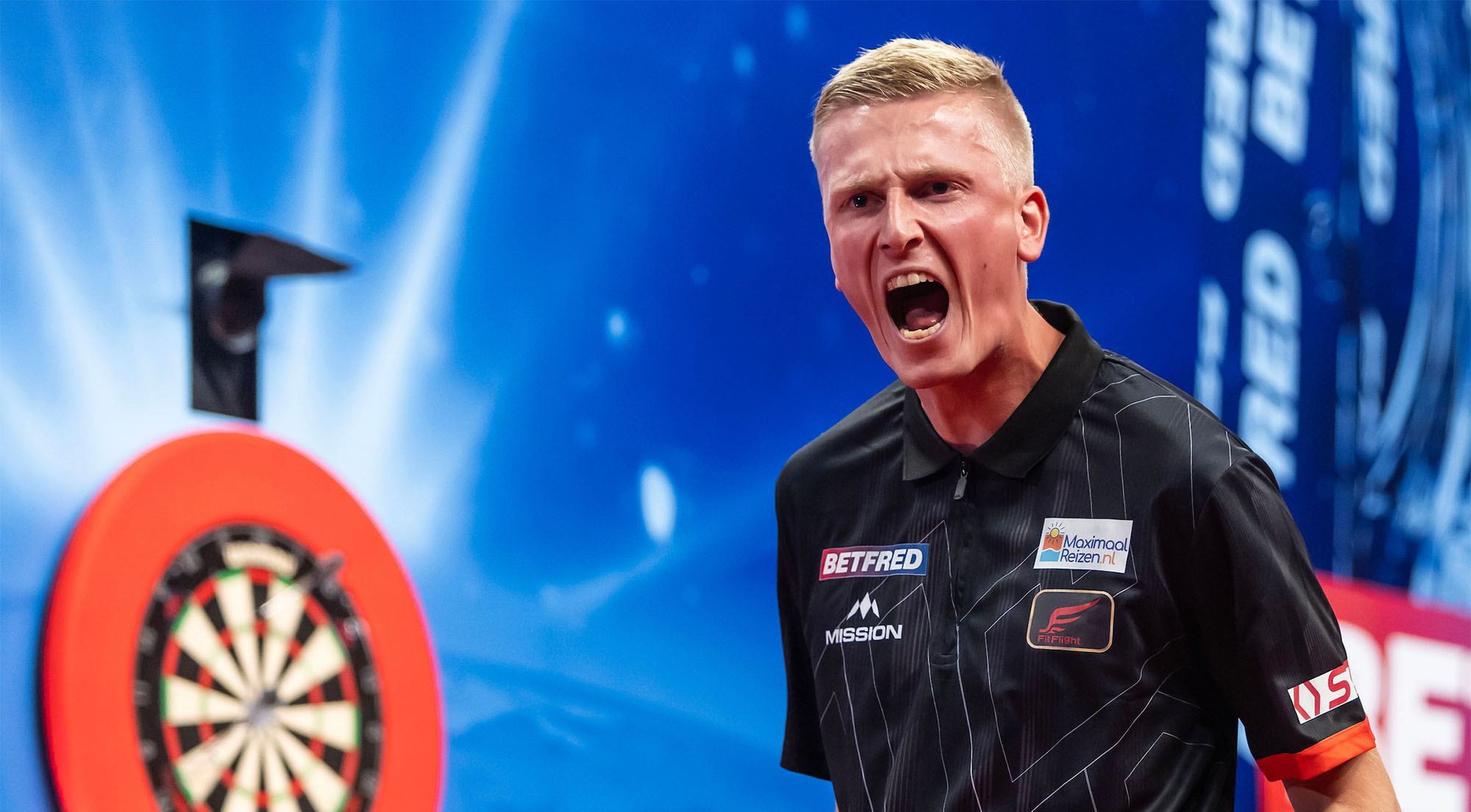 Nijman demolishes Heta to clinch Players Championship 30 crown | PDC